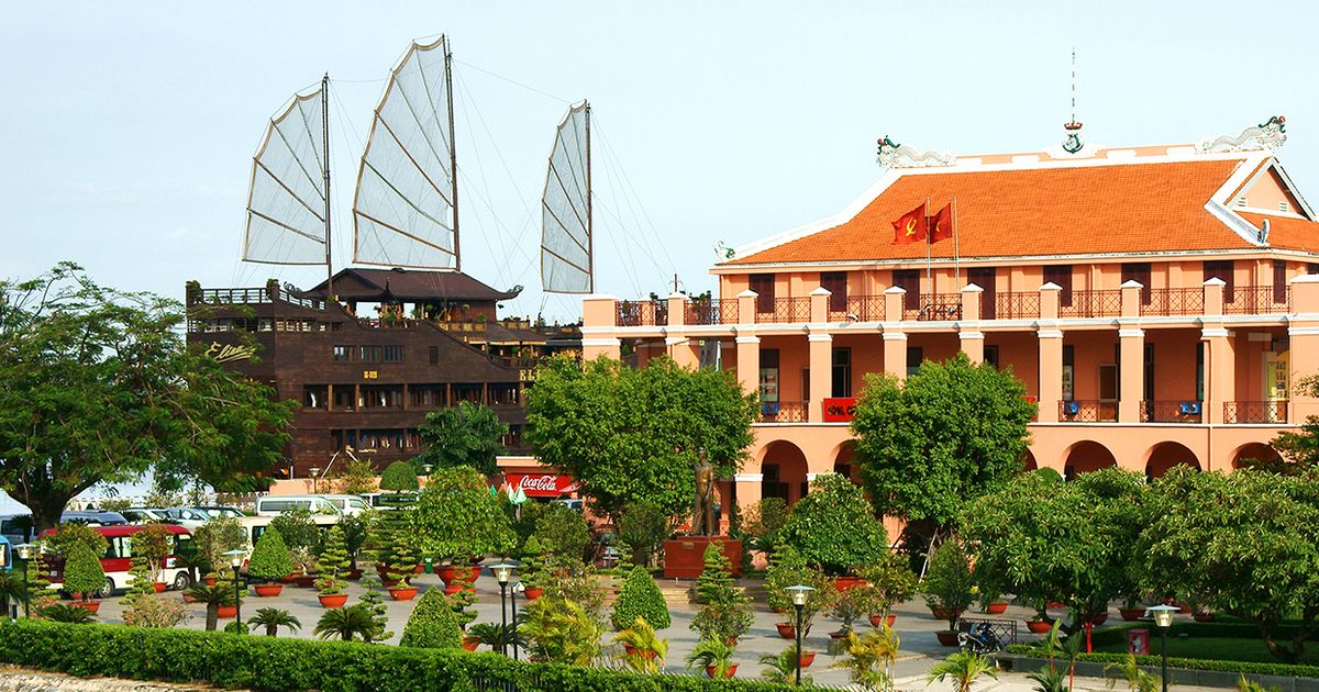 Tham quan Bến Nhà Rồng - Nơi in dấu của vị cha già dân tộc | Justfly.vn