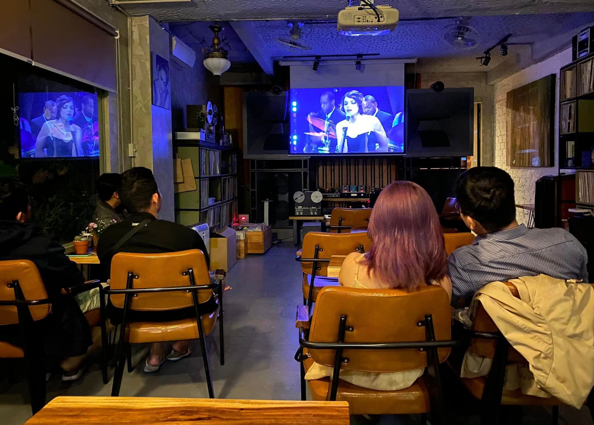 Top 8 quán cafe acoustic Đà Nẵng cực chill nhất định phải ghé | Justfly.vn