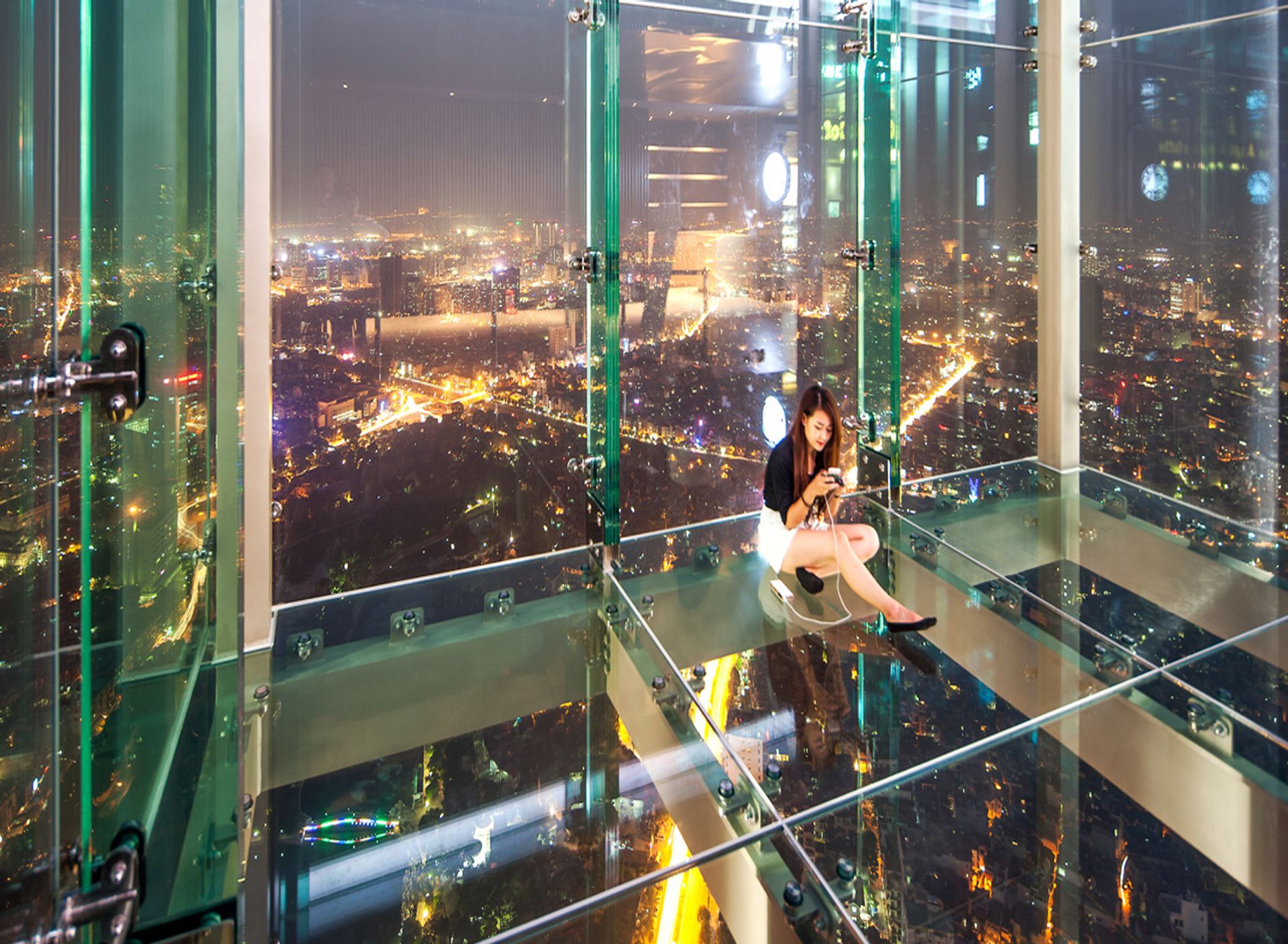 Khám phá tất tần tật mọi “ngóc ngách” Lotte Center | Justfly.vn