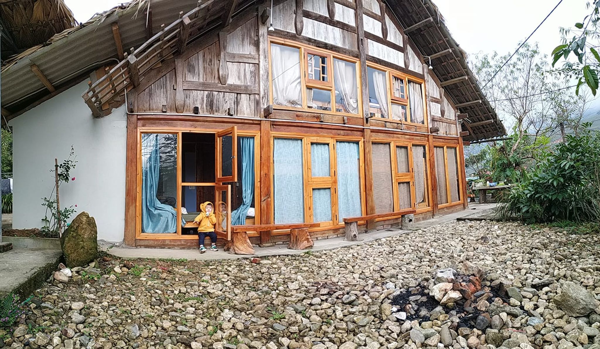 Homestay Tả Van Gỗ - Căn nhà gỗ xinh đẹp với phong cách Vintage ...
