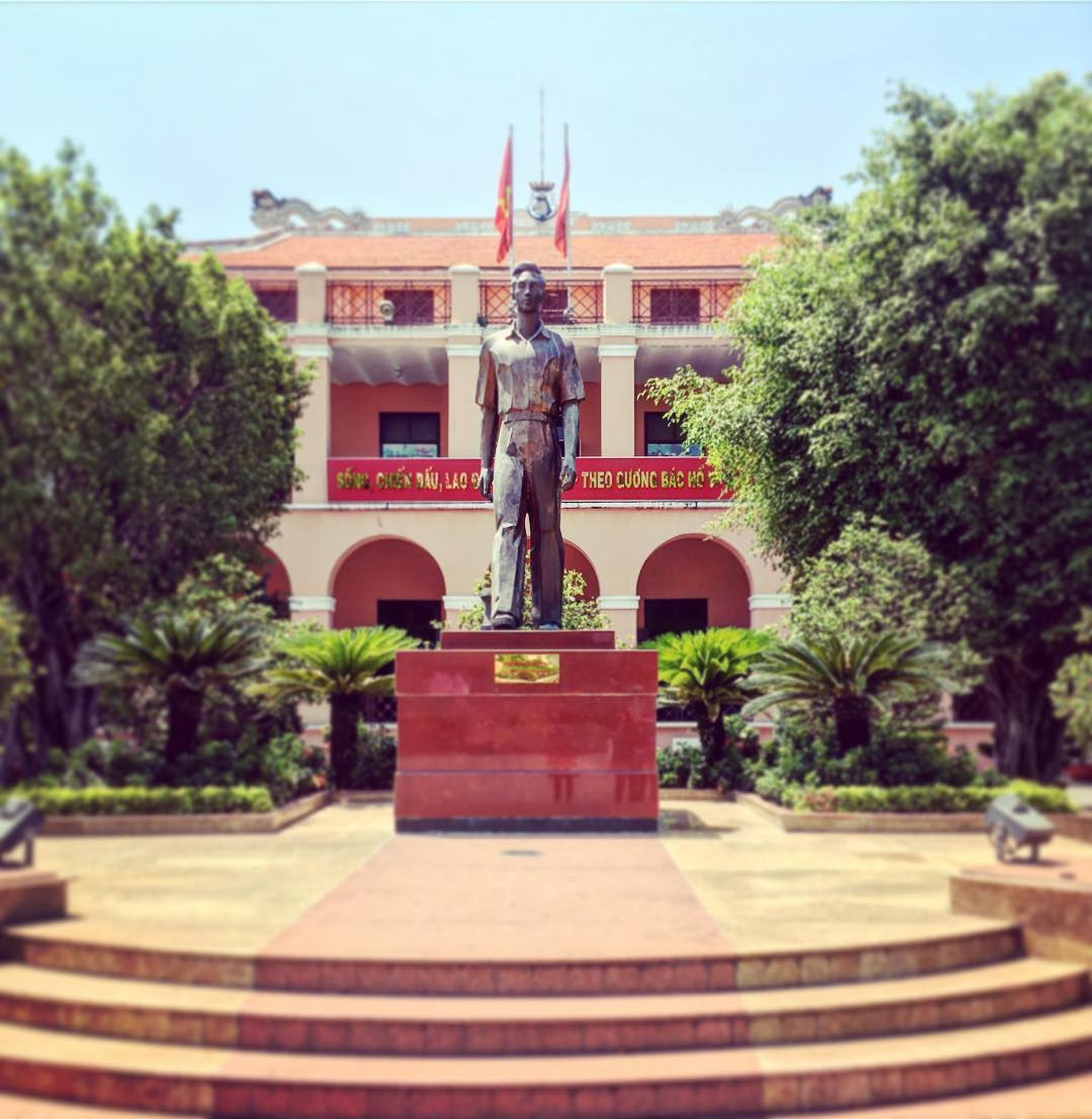 Tham quan Bến Nhà Rồng - Nơi in dấu của vị cha già dân tộc | Justfly.vn