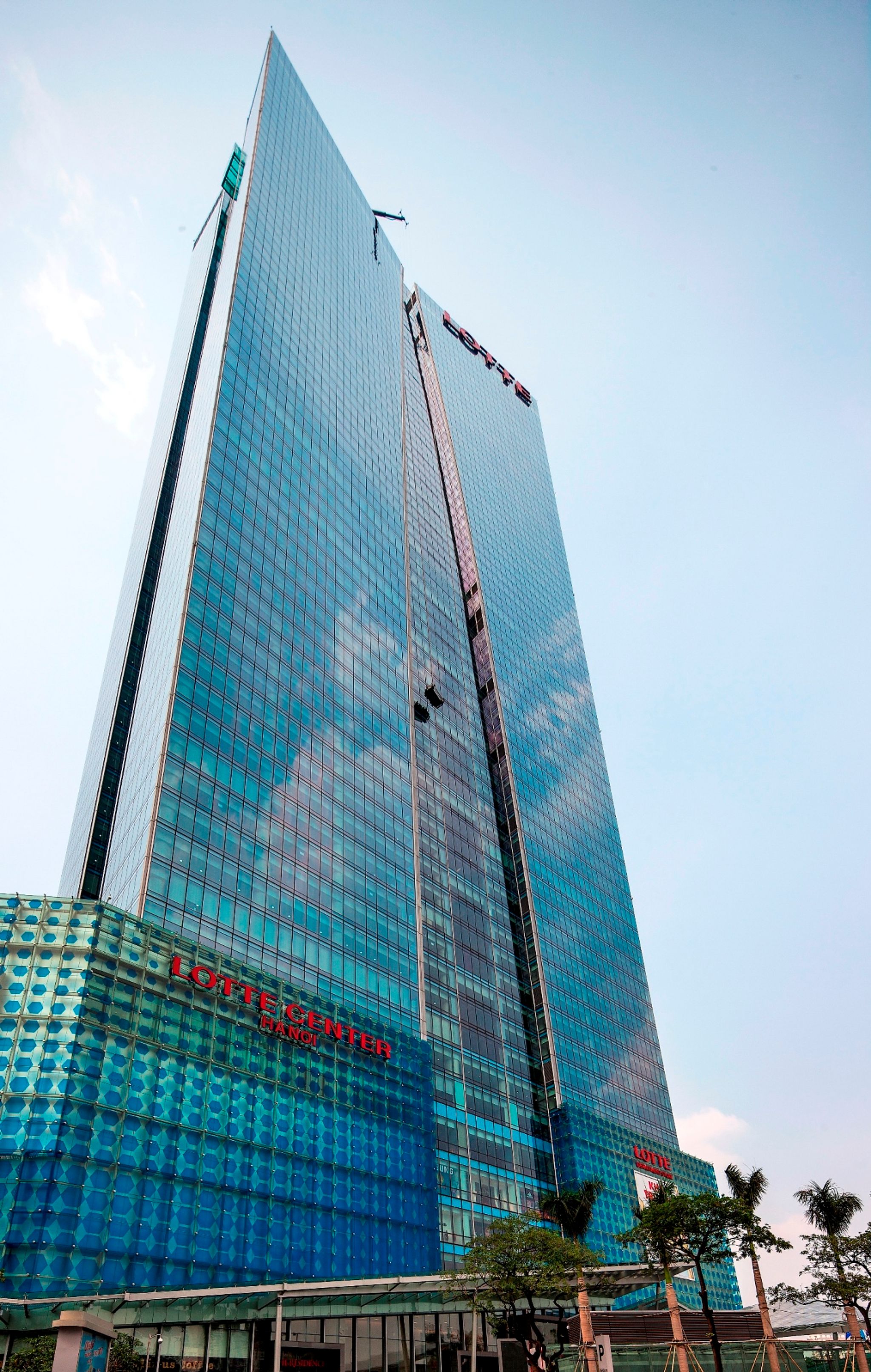 Khám phá tất tần tật mọi “ngóc ngách” Lotte Center | Justfly.vn