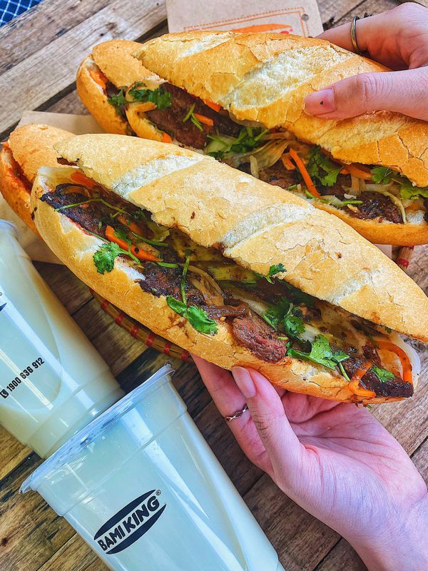 Top 15 quán bánh mì ngon không thể cưỡng lại ở Hà Nội | Justfly.vn